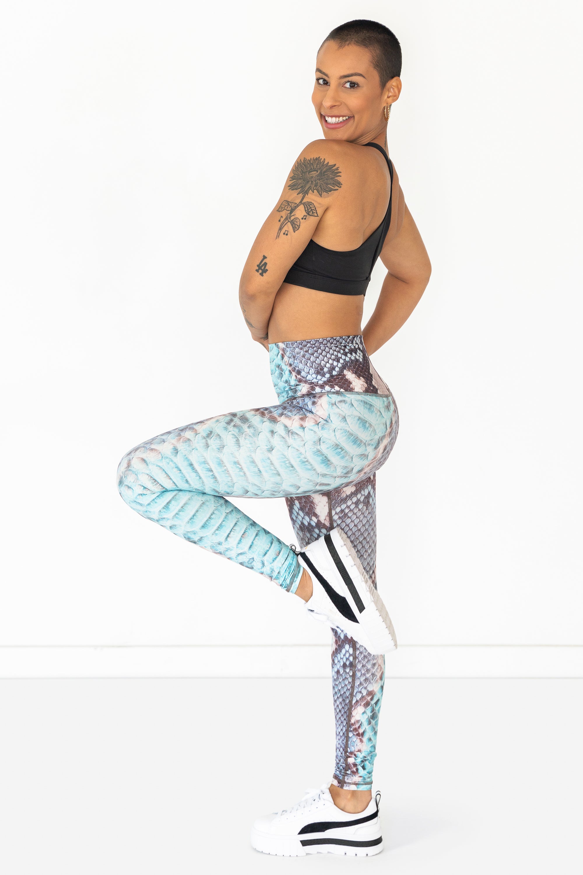 Resoluna Home | Premium Leggings, Tops, and Accessories