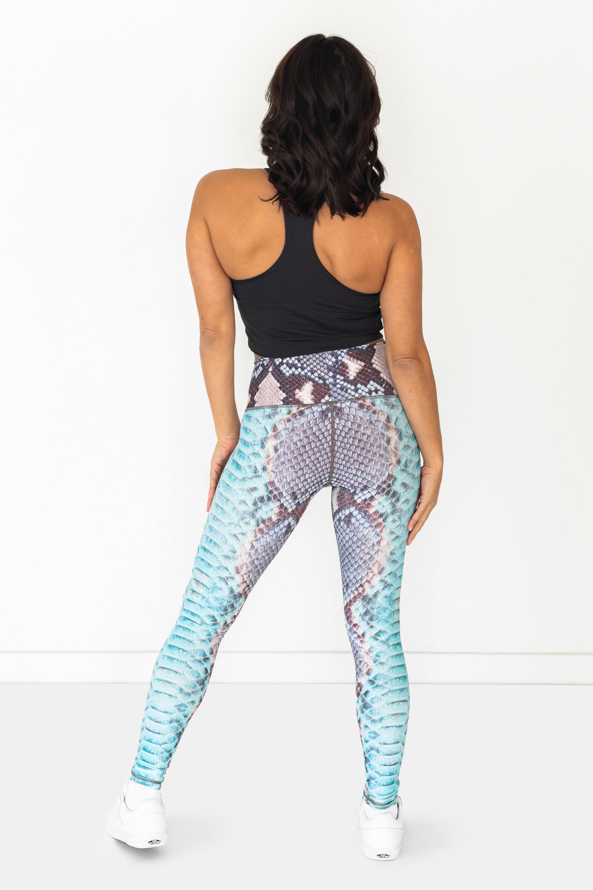 Resoluna Home | Premium Leggings, Tops, and Accessories